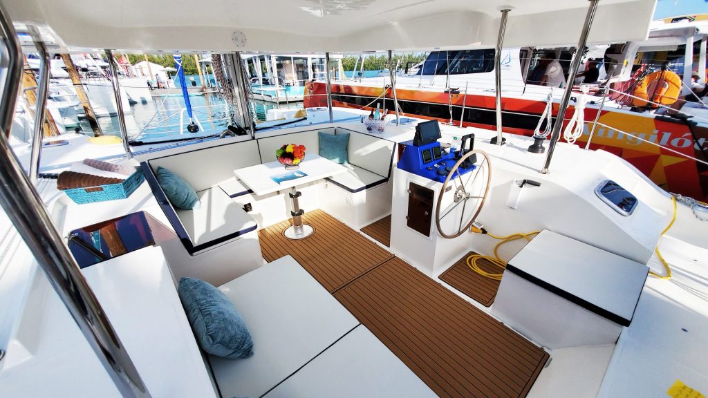 Flybridges - SMART CATAMARANS